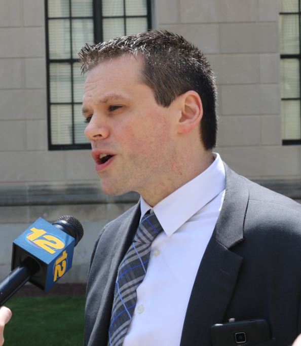 POINT: Should Illinois do more to regulate vaping businesses ...