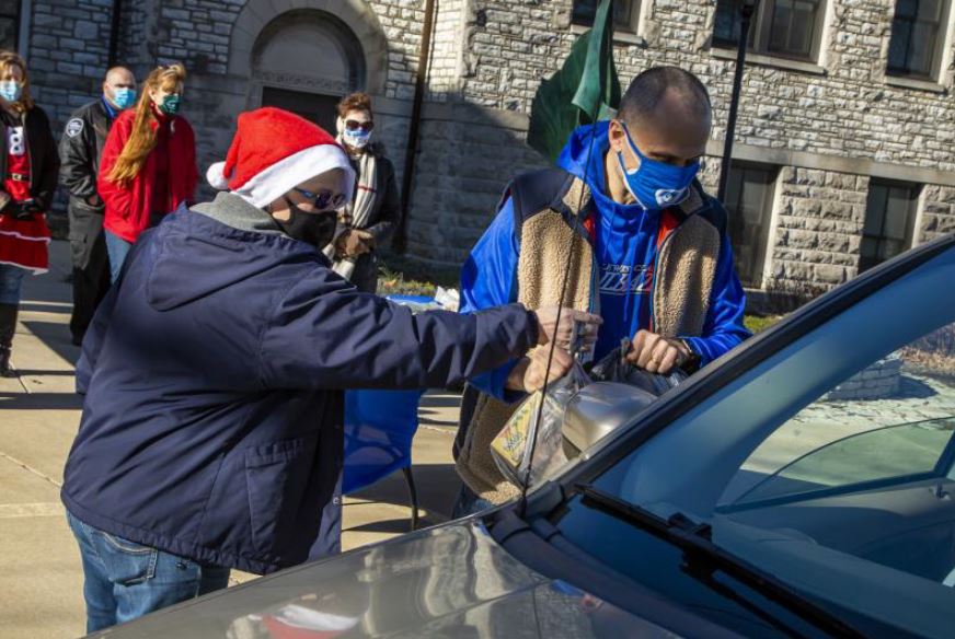 Lewis and Clark Community College distributes food for the holidays ...