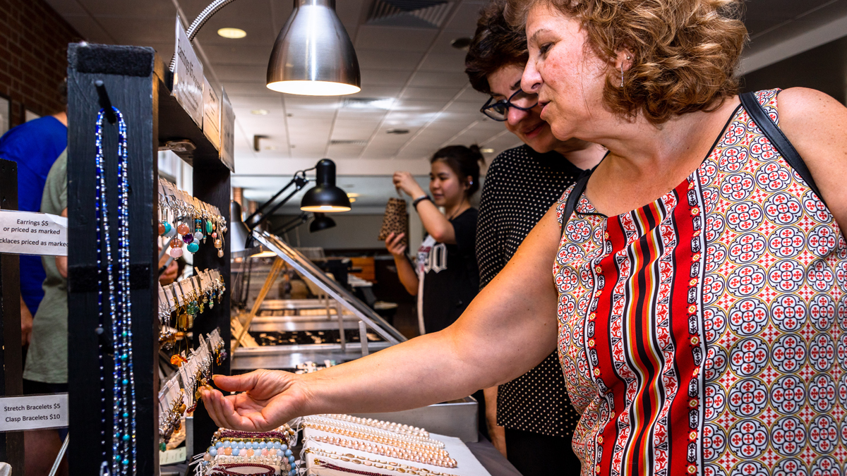 Vendors can sign up now for SIUC’s 2023-2024 craft sales – Illinois ...