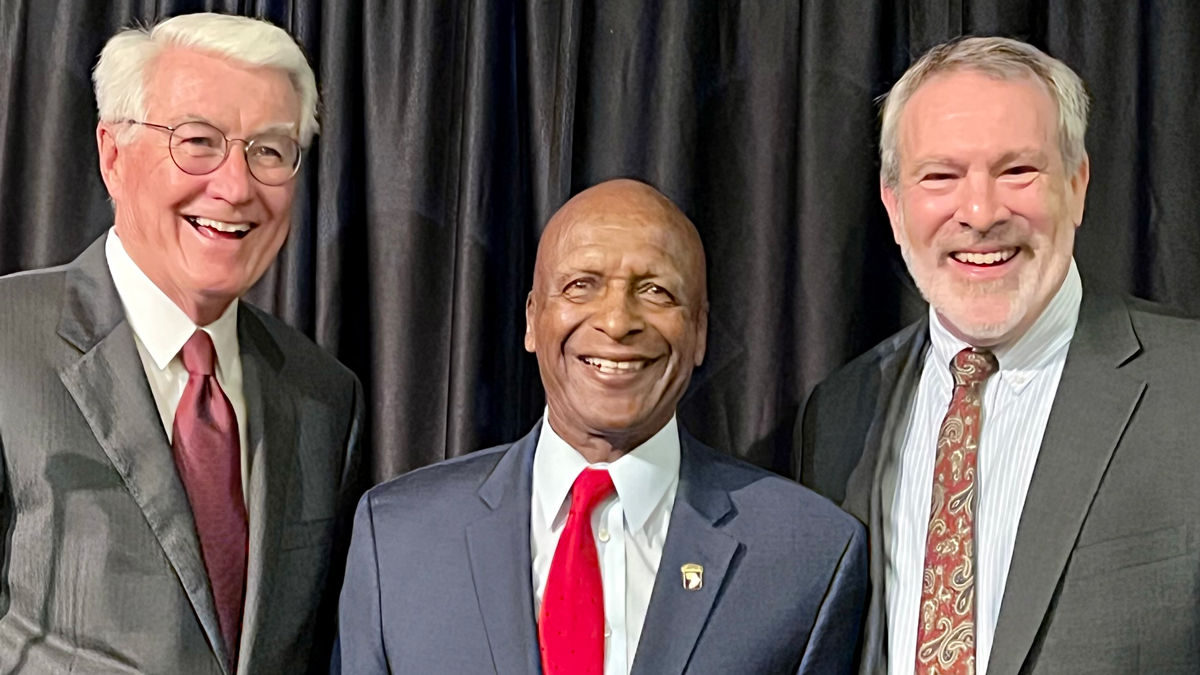 Jesse White receives 2023 Simon-Edgar Statesmanship Award – Illinois ...