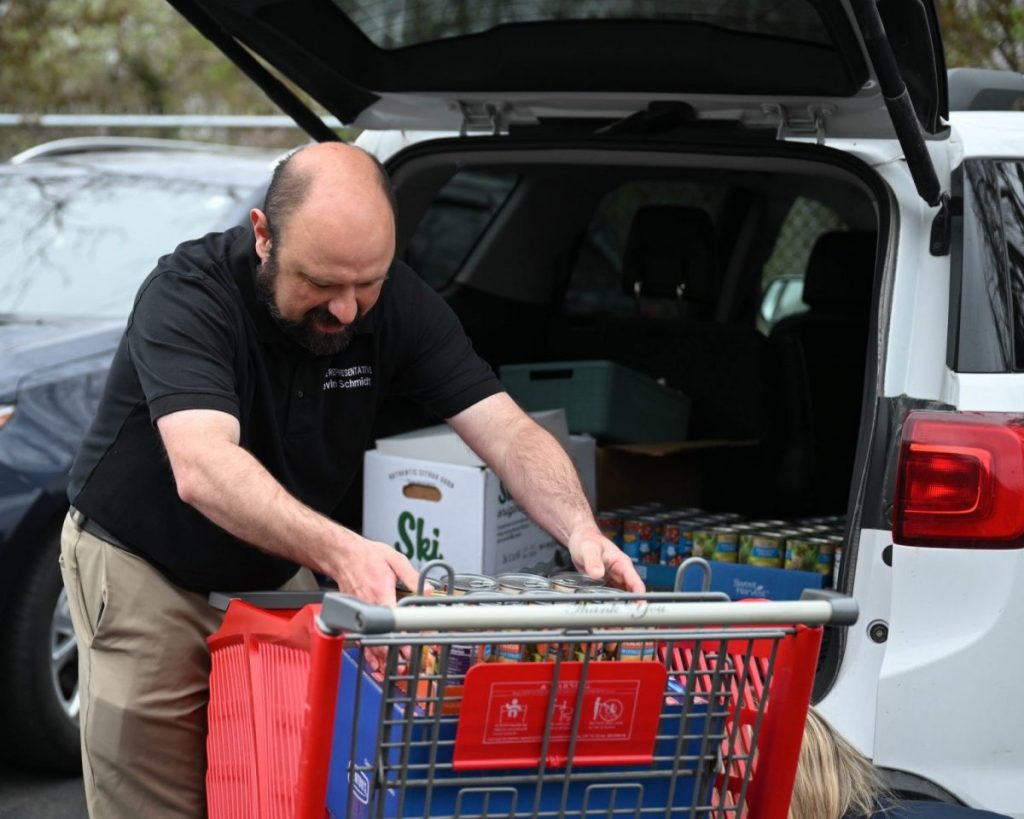 Rep. Schmidt donates pay raise to O’Fallon Township Food Pantry ...