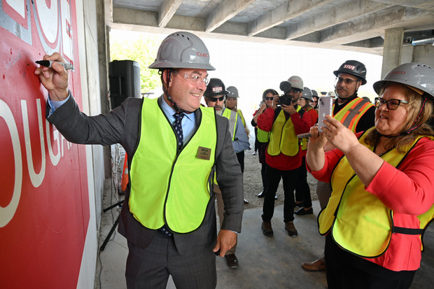 SIUE reaches construction milestone on new health science building ...