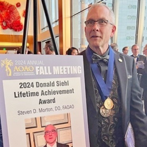 HSHS Dr. Steven Morton receives lifetime achievement award – Illinois ...